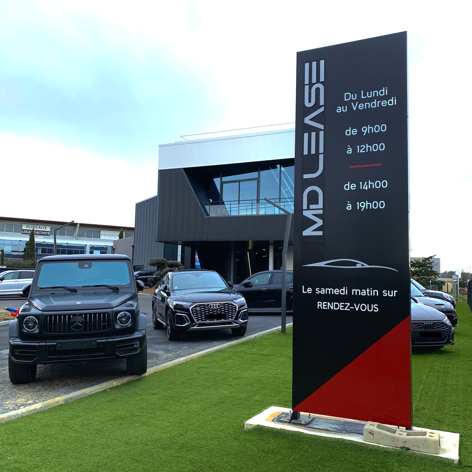 Totem publicitaire - Enseigne et vitrophanie